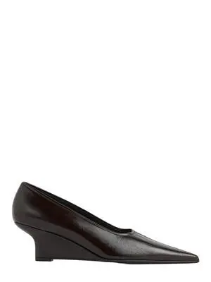 TOTEME Sharp Naplack Wedge Pumps - Bark