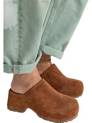Free People Suede Platform Clogs With Block Heel And Lug Sole - Camel Combo