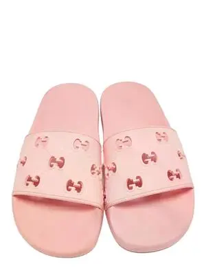 Gucci Embossed Logo Slides - Pink