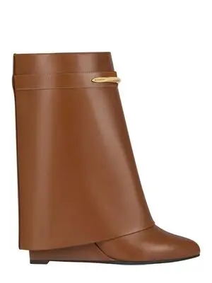 Givenchy Givenchy Engraved Metal Pinch Pointed-Toe Wedge Boots Marrone