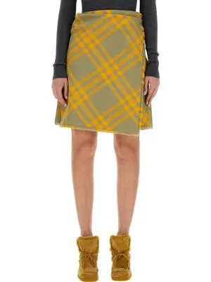 Burberry Checked Wool Blend Skirt With Frayed Hem - Yellow