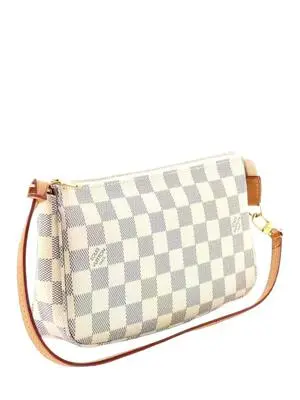 LOUIS VUITTON Pochette Accessoires Monogram Canvas Clutch Bag - Neutrals
