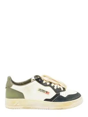 AUTRY Medalist Low Super Vintage Calfskin Sneakers With Worn Effect - White