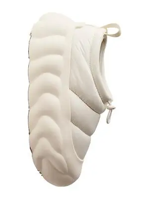 CROCS Overpuff Shorty Slip-ons - Chalk