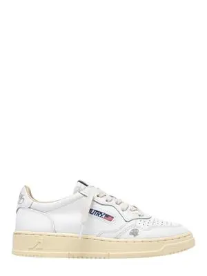 AUTRY Medalist Low Sneaker With Perforated Toe And Embroidered Detail - Silver