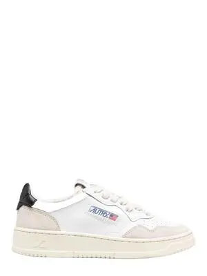 AUTRY Medalist Low Sneaker With Perforated Toe And Embroidered Logo - Black