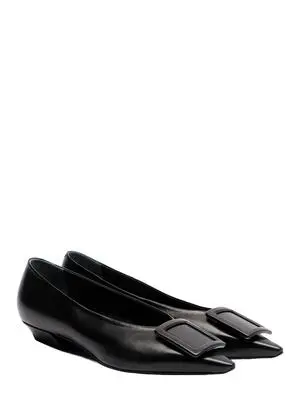 ROGER VIVIER Pointed Toe Ballet Flats - Black