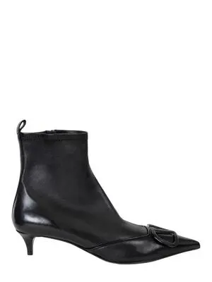 Valentino Garavani Ankle Boots With Buckle Detail - Ivory