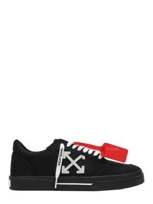 Off-White Vulcanized Low Top Sneakers With Contrast Arrow Logo - Black