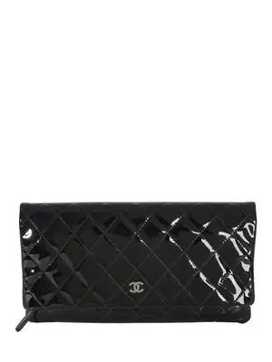 Chanel Quilted Patent Cc Clutch - Black