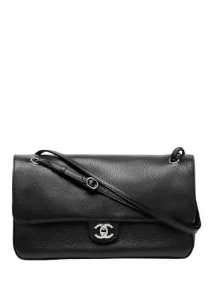 Chanel Maxi Flap Bag In Grained Calfskin - Black