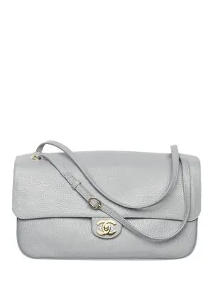 Chanel Maxi Flap Bag In Grained Calfskin - Gray