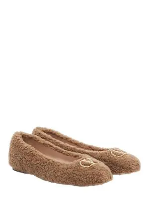 Valentino Garavani Vlogo Teddy Ballet Flats - Beige