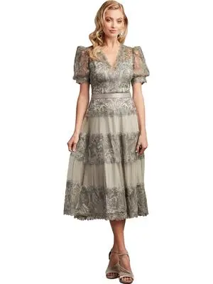 Tadashi Shoji Fatiha Floral Lace And Chiffon Dress - Duchess Grey