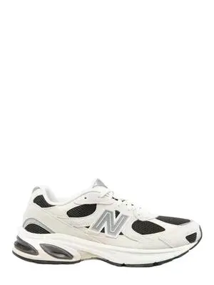 NEW BALANCE Paneled Logo Sneakers - Neutrals