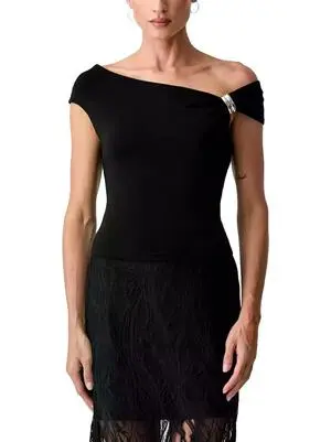 Guess Off-shoulder T-shirt With Hardware Detail - Black