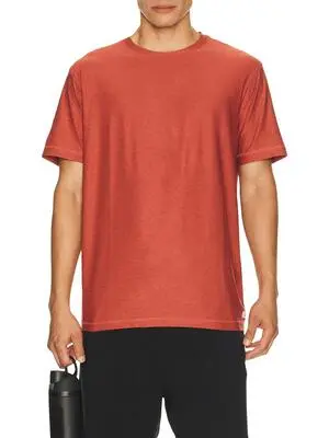 Vuori Strato Tech Tee In Red - Fire Heather