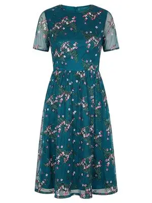 YUMI Embroidered Floral Mesh Midi Dress - Blue