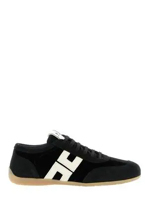 Elisabetta Franchi Logo Patch Low Top Sneakers - Black