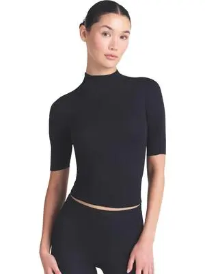 SKIMS Mock Neck Short Sleeve T Shirt | Black | | Nike Weightless Layers - Obsidian