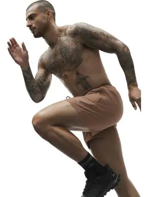 Alo Yoga 5" Circuit Short Java Brown