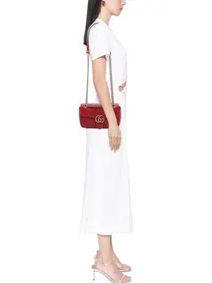 Gucci 2016-2026 Medium Gg Marmont Matelasse Calfskin Shoulder Bag - Red