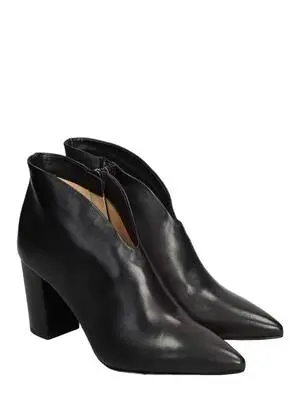 THE SELLER Pointed-toe V-cut High Block Heel Boots - Black