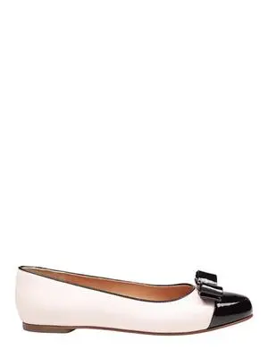 FERRAGAMO Varina Bicolour Nappa Leather Ballet Flats With Bow And Patent Toe - Black