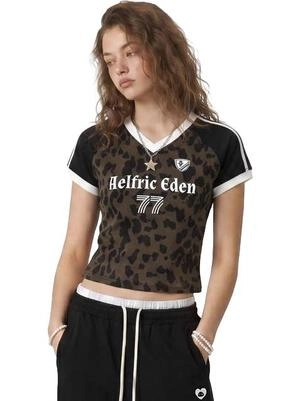 AELFRIC EDEN Leopard Print V-neck Cropped T-shirt With Raglan Sleeves - Black