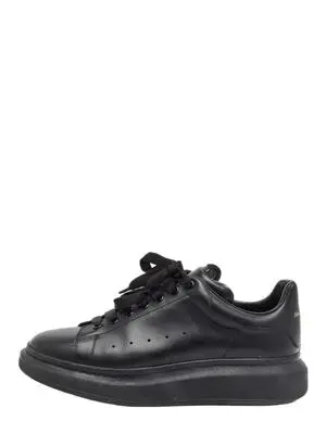 Alexander McQueen Alexander McQueen Oversized Lace-Up Sneakers Black