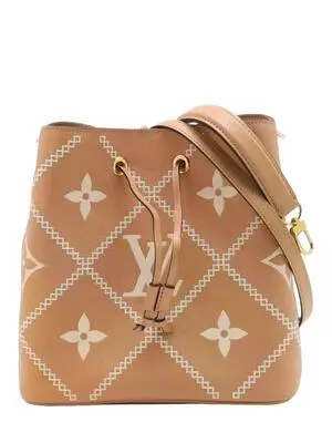 LOUIS VUITTON Monogram Giant Bicolor Empreinte Neonoe Mm Bucket Bag - Neutrals