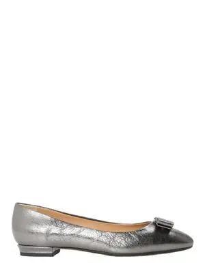 FERRAGAMO Metallic Crackled Leather Flat Ballet Shoe With Bow Detail - Gray