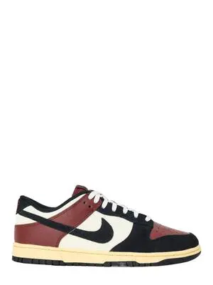 Nike Low Top Lace Up Sneakers - No