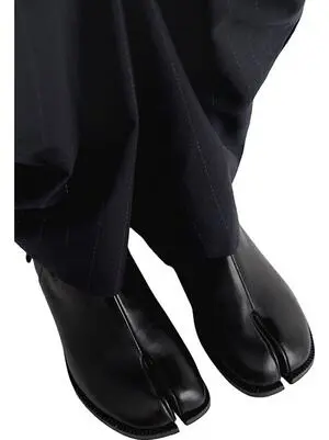ALL BLACK Split-toe Chelsea Boots - Black