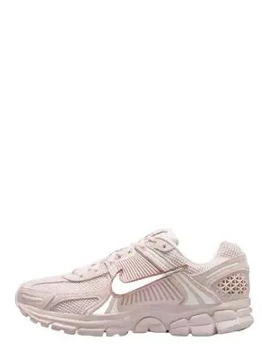 Nike Nike Zoom Vomero 5 Sneakers With Reflective Design Accents Pink