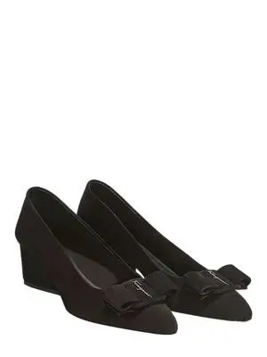 SALVATORE FERRAGAMO Ferragamo Black Leather Suede Finish Vara Bow Pumps