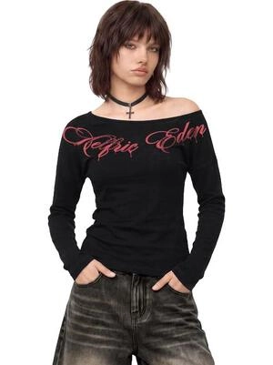AELFRIC EDEN Off-the-shoulder Long Sleeve Graphic Tee - Black