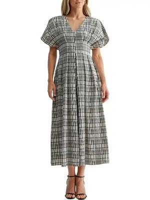 QUINCY MAE Plaid Pleated Dolman Sleeve Dress - Ivory Black Plaid