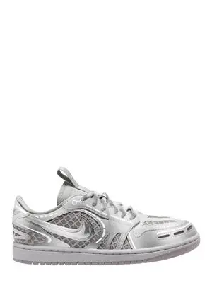 Nike Low Top Sneakers - Silver