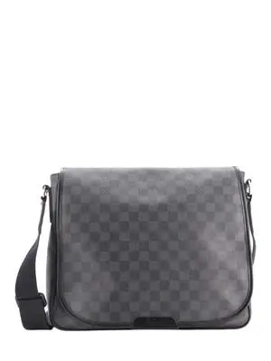 LOUIS VUITTON Damier Graphite Daniel Messenger Bag Mm - Black