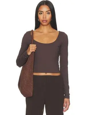 Susana Monaco Essential Scoop Front Long Sleeve Top In Brown - Java
