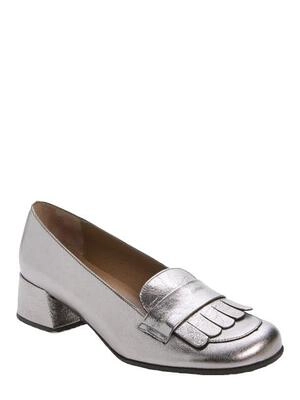 WONDERS Kiltie Loafer Pump - Silver