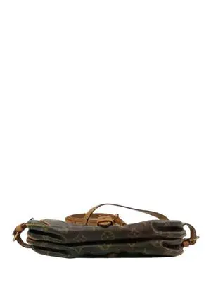 LOUIS VUITTON 30 Saumur Monogram Shoulder Bag - Brown