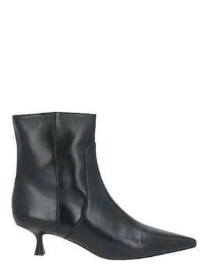 STUART WEITZMAN Woman Ankle Boots Black Size 8.5 Leather
