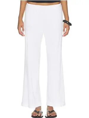 Donni. The Baby Rib Scallop Simple Pant In White - Powder