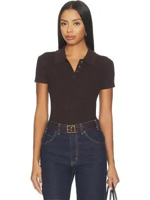 Good American The Micro Cable Polo Shirt In Brown - Espresso