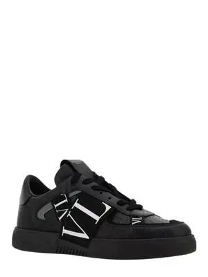 Valentino Garavani Vl7n Leather Low-top Sneakers - Black