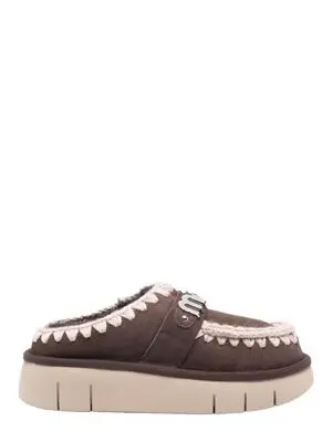 Mou Bounce Clog Slippers By - Brown