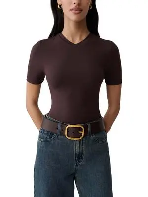 Meshki Janelle High V Neck Short Sleeve Top - Chocolate