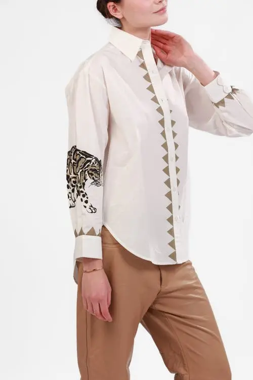 Las Surenas Snow Leopard Appliqué Poplin Shirt - White